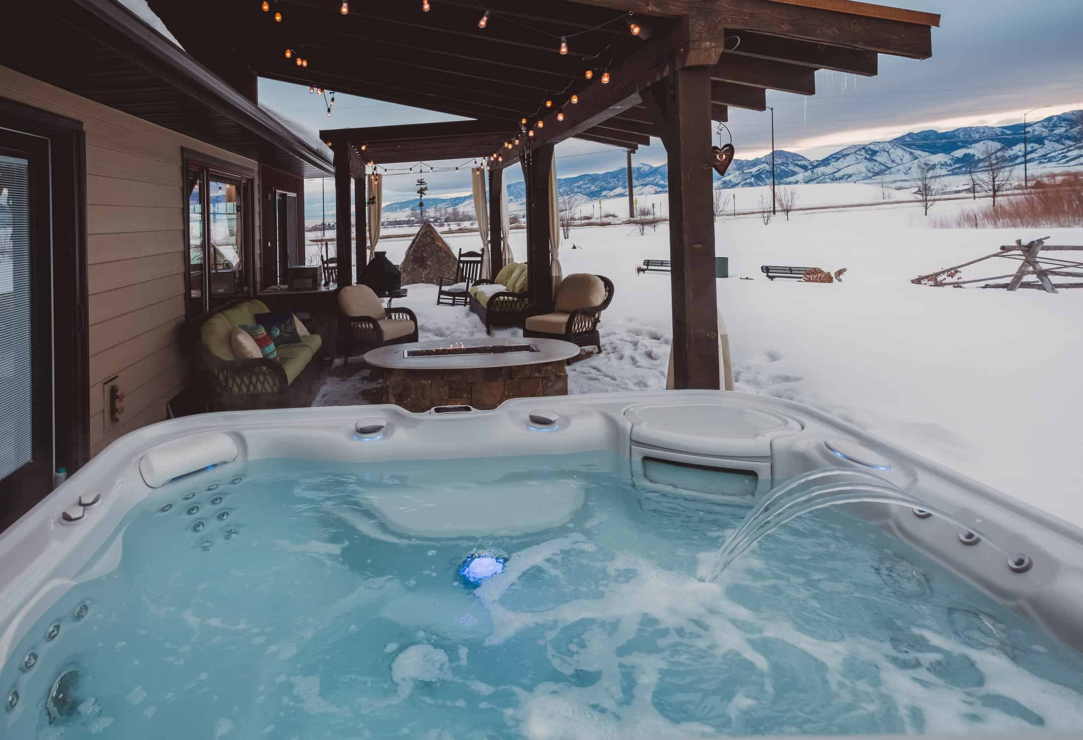 Grandee 7 Person Hot Tub - Ultra Modern Pool & Patio